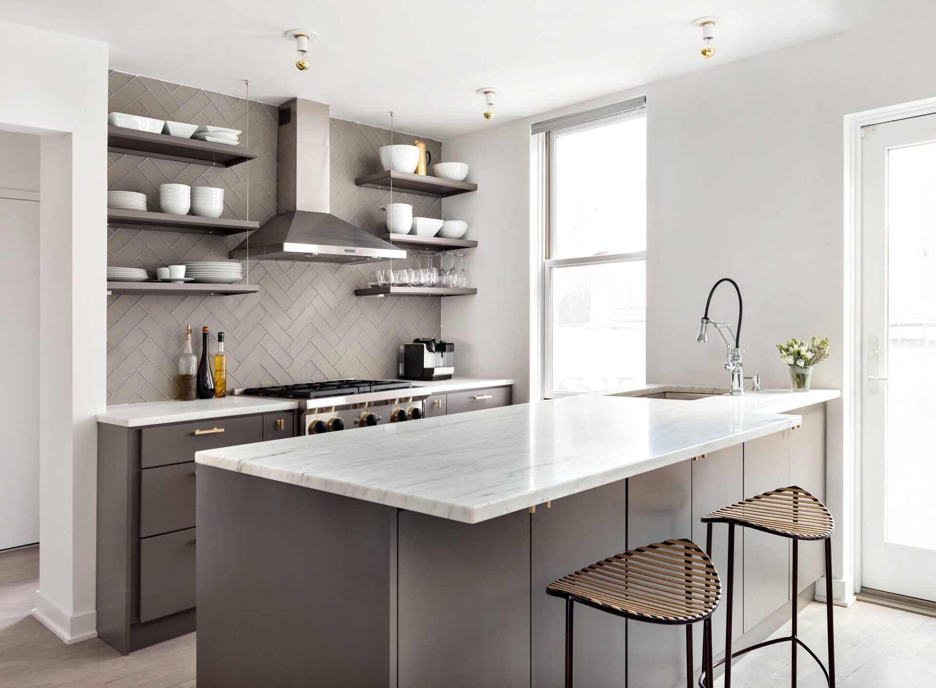 Maximizing Space: Small Kitchen Renovation Guide | Homes Culture